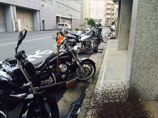 バイク乗りが集うカフェーMotorist Cafe Super Racer - LAWRENCE - Motorcycle x Cars ...