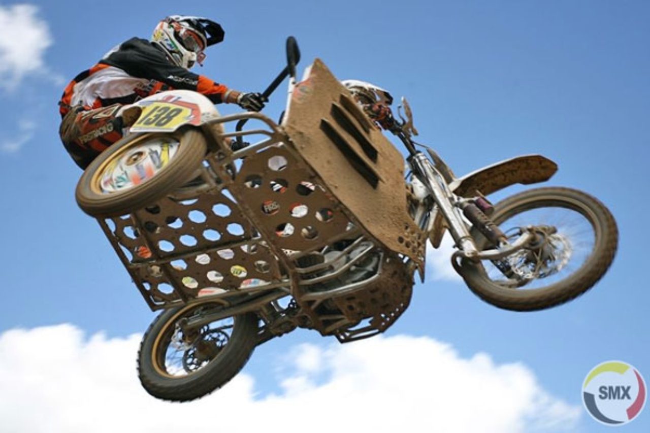 迫力満点！ サイドカークロス！ - LAWRENCE - E-RIDE x LIFESTYLE + α