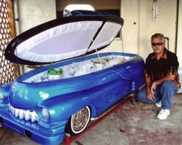 クールなアメ車！とおもいきや、なんとこれ「棺桶」です！！！ - LAWRENCE - Motorcycle x Cars + α = Your ...