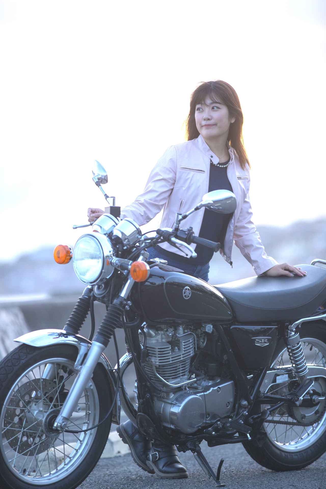 [AD] “YAMAHA／SCR950×SR400” どんな風景にも溶け込む、ふたつのヤマハ。 SRとSCRに共通するモノをご存知ですか ...