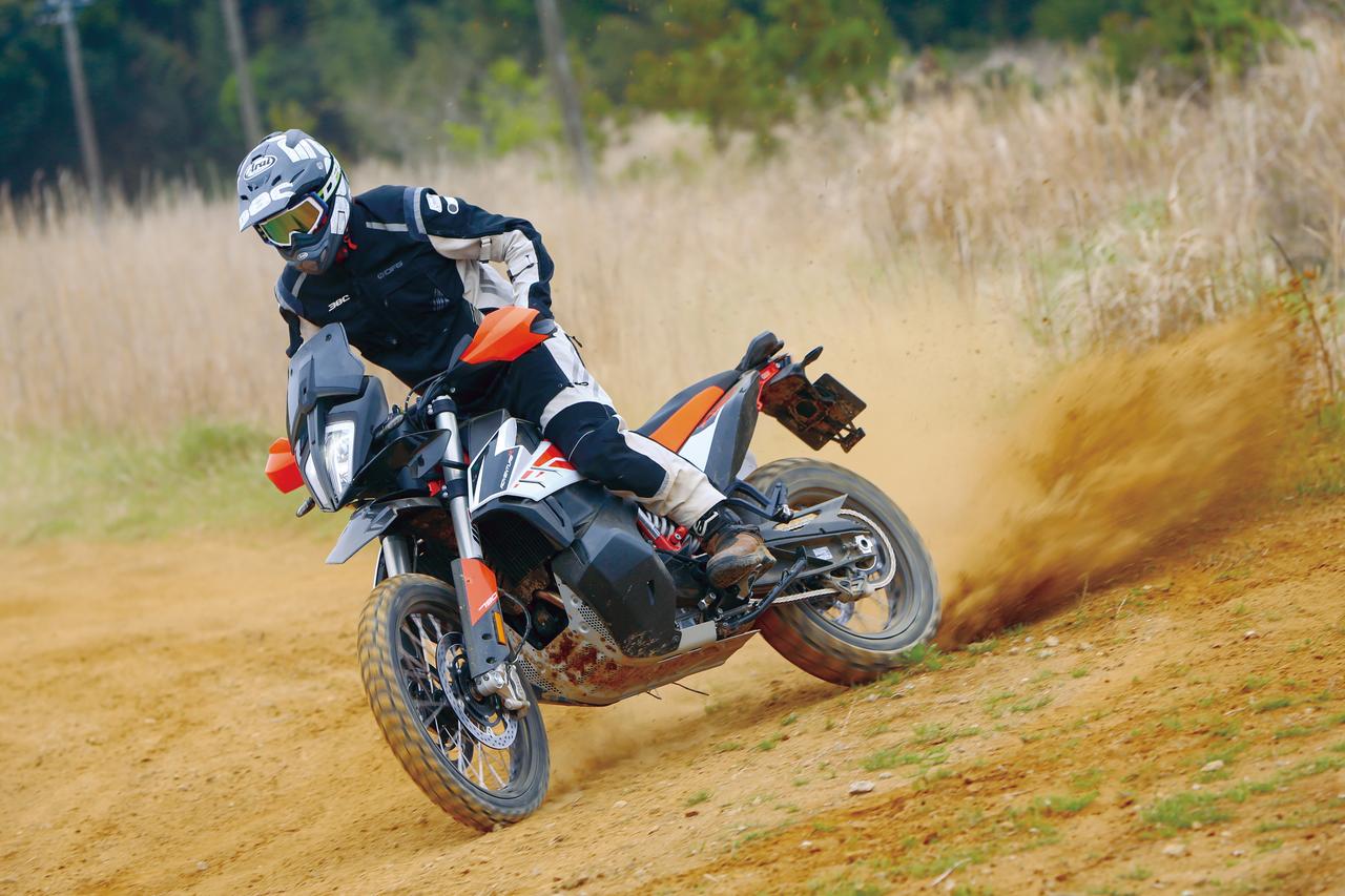 アドベンチャーバイクの魅力を一冊に凝縮したMOOK「ADVenture’s 2019」好評発売中！ - webオートバイ