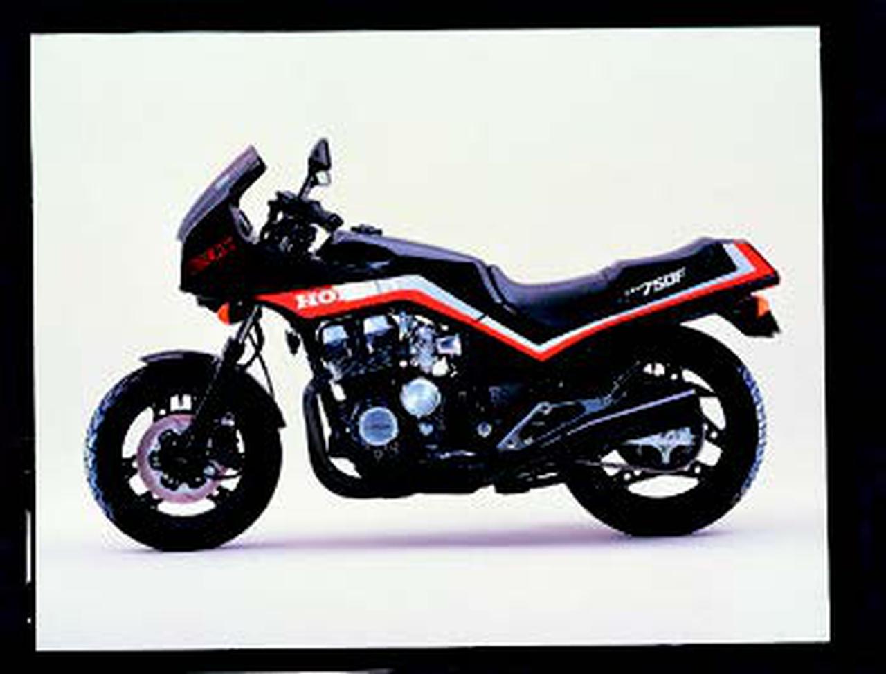 ホンダ CBX750F 1983 年12月 - 日本バイク100年史アルバムの続きを見る - webオートバイ
