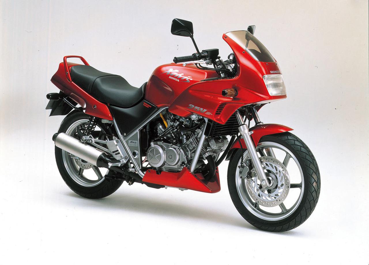 【250 Slow Life】1982 HONDA VT250F 「4スト250スポーツの先進性と懐の深さ」〜ミスター・バイクBG 3月号 ...