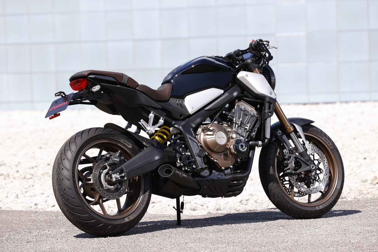 ホンダが「CB650R」のカスタムコンセプト車を公開！ ボルトオンパーツのみでくみ上げられた〈ちょいワル〉ダークカスタム - webオートバイ