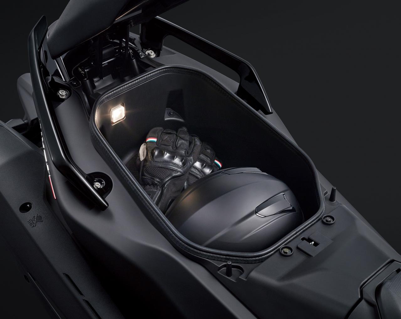 【新車】SYMの次世代フラッグシップスクーター「MAXSYM TL」が日本上陸！ 初の水冷2気筒465ccエンジンを搭載したスポーツスクーターが登場！ - webオートバイ