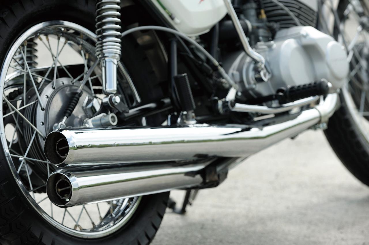 カワサキ「500SS MACH III」（マッハ3）歴史解説＆試乗インプレ｜世界初の2スト3気筒で目指した、圧倒的な加速性能と最高速度 (3/3) - webオートバイ