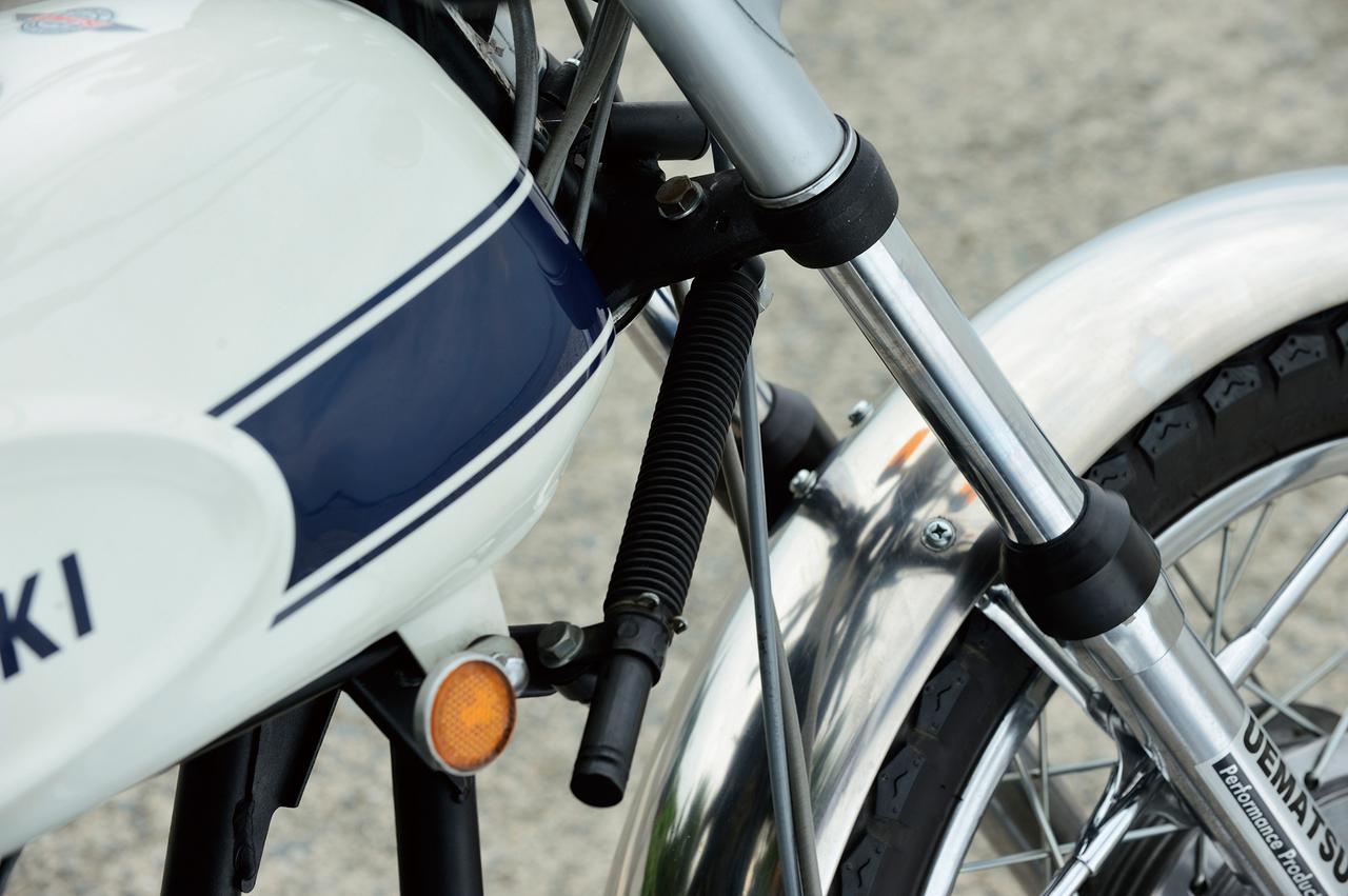 カワサキ「500SS MACH III」（マッハ3）歴史解説＆試乗インプレ｜世界初の2スト3気筒で目指した、圧倒的な加速性能と最高速度 (3/3) - webオートバイ