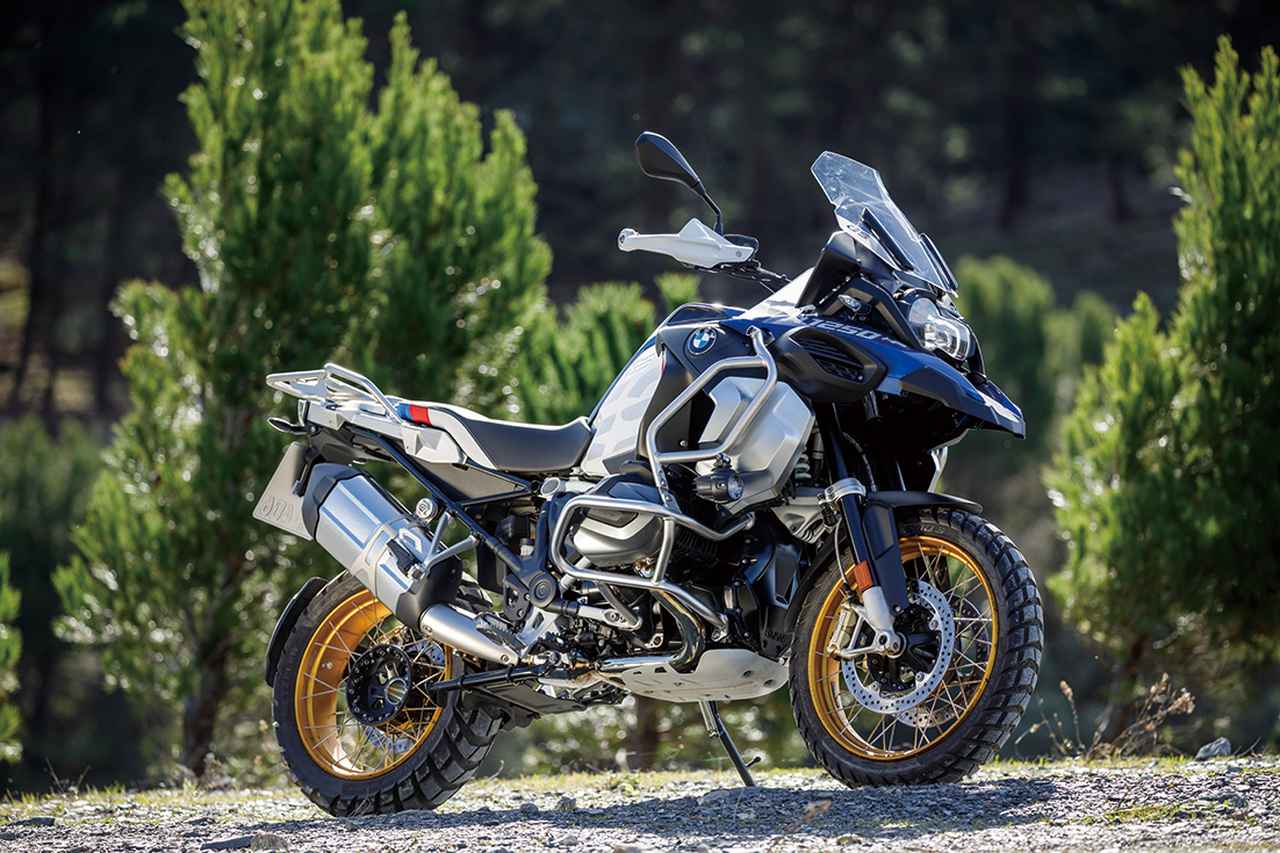 BMW「R 1250 GS」アドベンチャーモデルの絶対王者〈GS〉が持つ人気の秘密とは？【試乗インプレ・車両解説】 (1/2) - webオートバイ