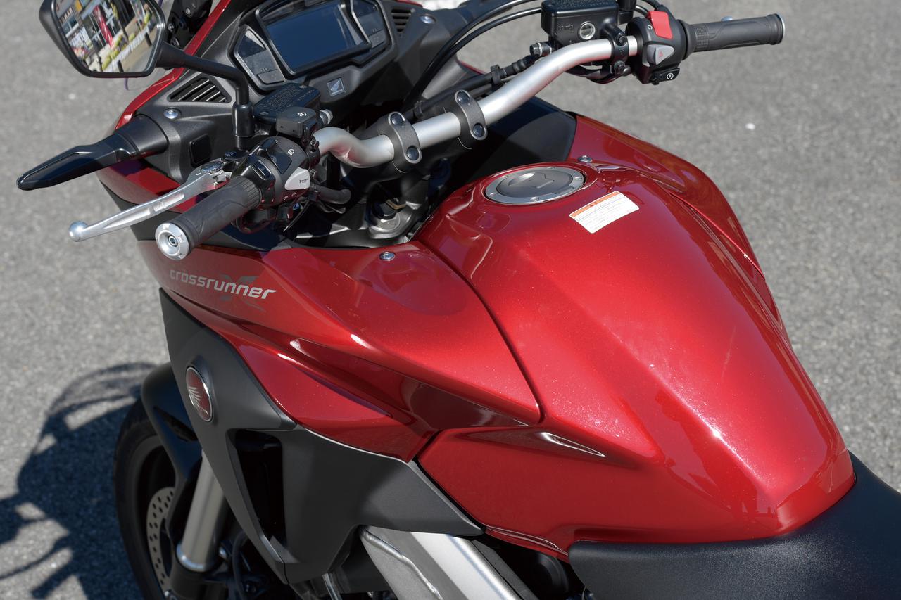 「VFR800X」を徹底解説！ ホンダの歴史が詰まった長距離ツーリングを得意とするV4アドベンチャー【試乗インプレ 2020】 (2/2 ...