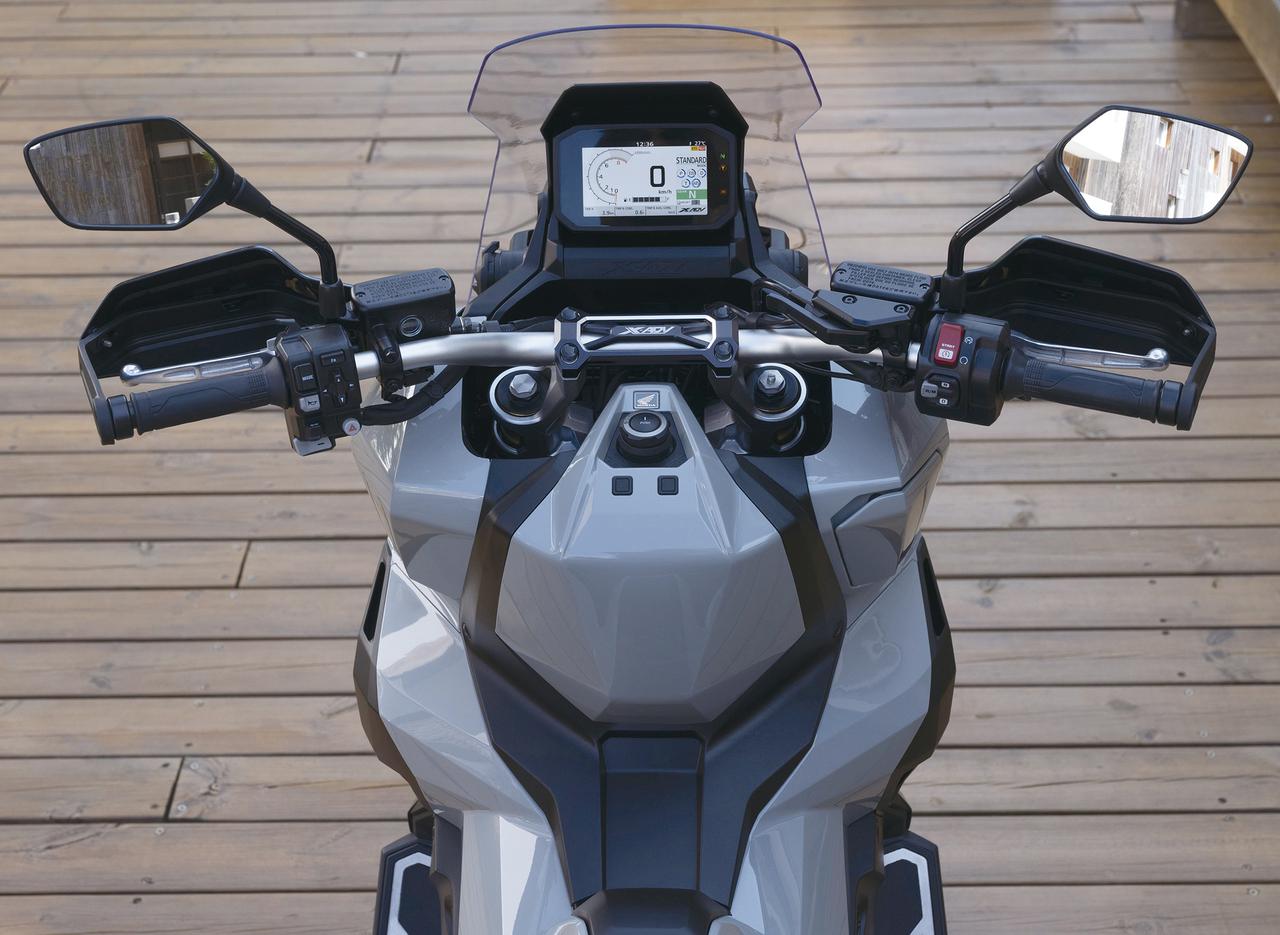 ホンダ新型「X-ADV」を解説！ ワイルドさと高機能に磨きをかけた大型ATアドベンチャーバイクの2021年モデル - webオートバイ