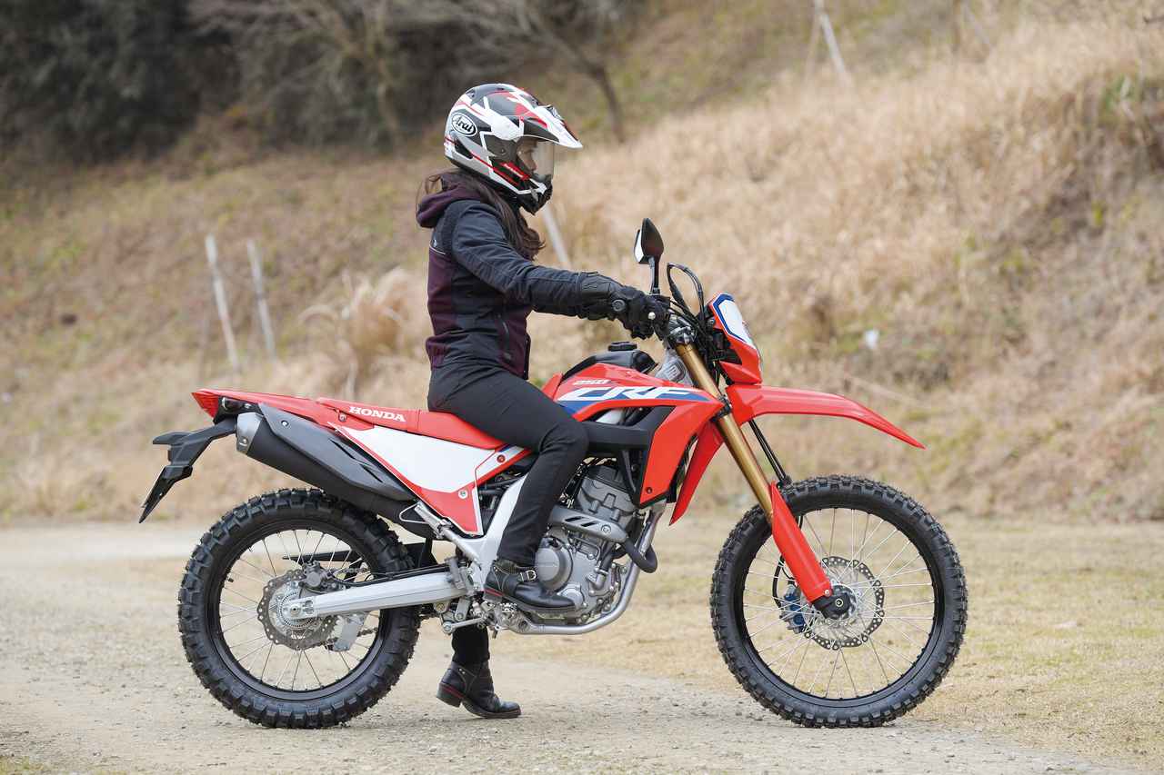 ホンダ「CRF250L」試乗インプレ｜新型2021年モデルの街乗り・高速道路・オフロード性能と足つき性を解説！ - webオートバイ