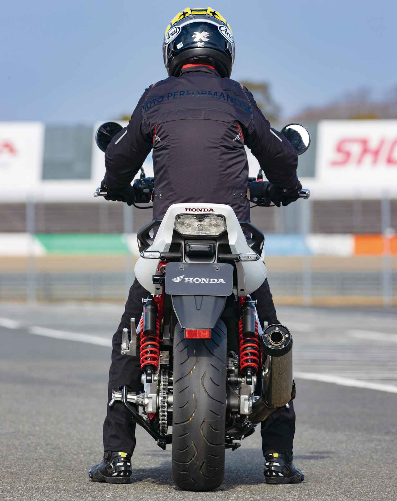 ホンダ新型「CB1300SF」「CB1300SB」を解説！ 2021年モデルは電子制御システムを導入〈BIG-1〉30年目の円熟進化 ...