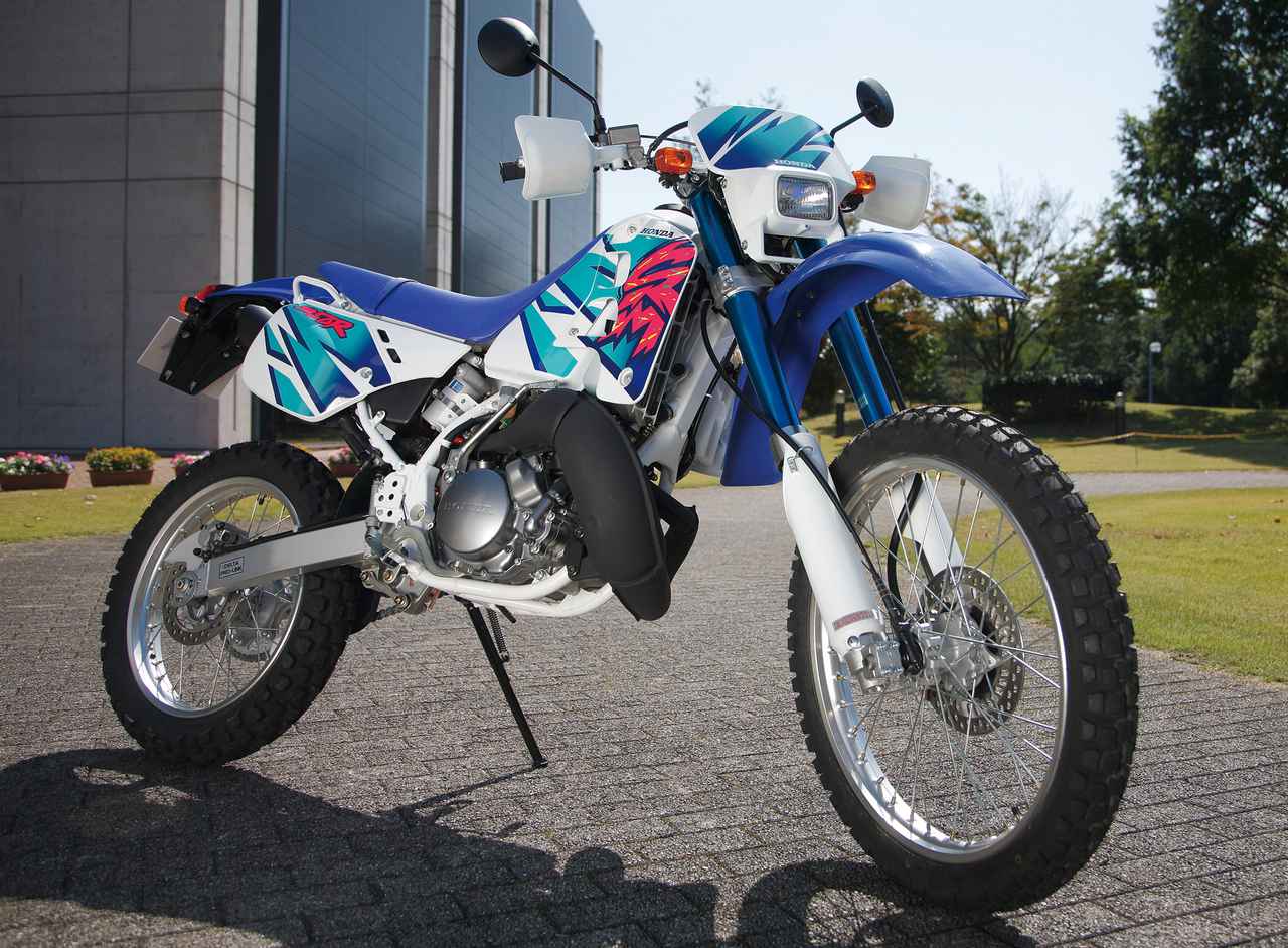 ホンダ「CRM250R」の歴史と特徴を解説｜時代はモトクロスからエンデューロへ、レースで活躍する戦闘力を求めて - webオートバイ