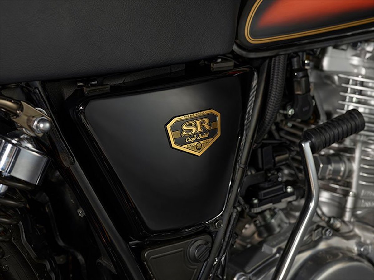 ヤマハ「SR400」を希少なサンバースト・カラーに！ 純正カスタムパーツ ワイズギア「SR400 CraftBuild外装セット」登場 - webオートバイ