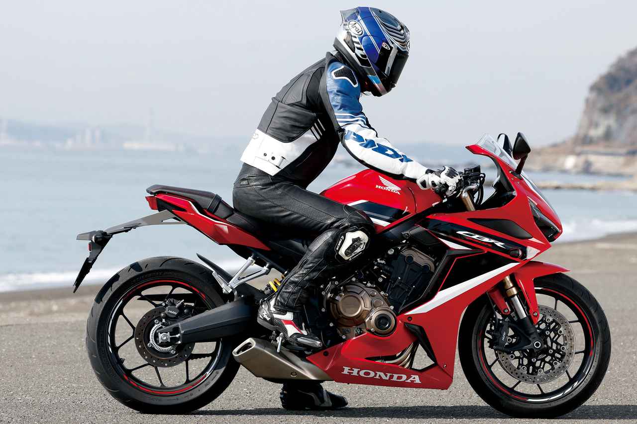 【足つき＆各部装備を比較】ヤマハYZF-R7・ホンダCBR650R・カワサキNinja650・アプリリアRS660 (2/2) - webオートバイ