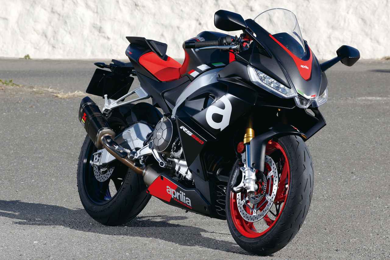 【足つき＆各部装備を比較】ヤマハYZF-R7・ホンダCBR650R・カワサキNinja650・アプリリアRS660 (1/2) - webオートバイ