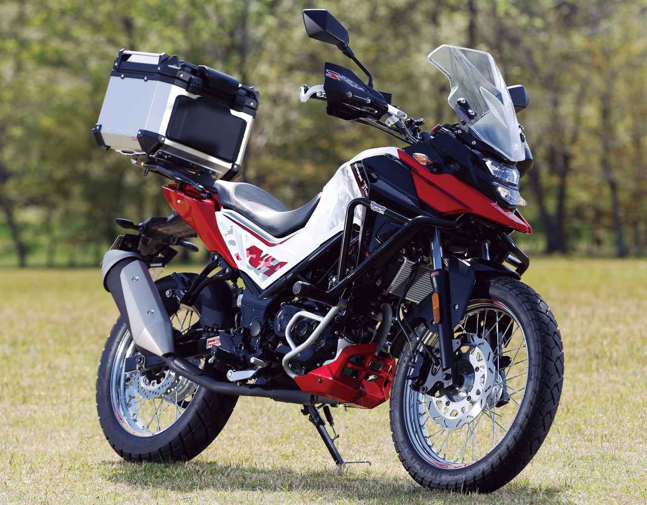 SYM「NH T200」インプレ｜税込40万円を切る軽二輪アドベンチャー！ 高速道路での120km/h巡航はできるかな？ (1/2) - webオートバイ