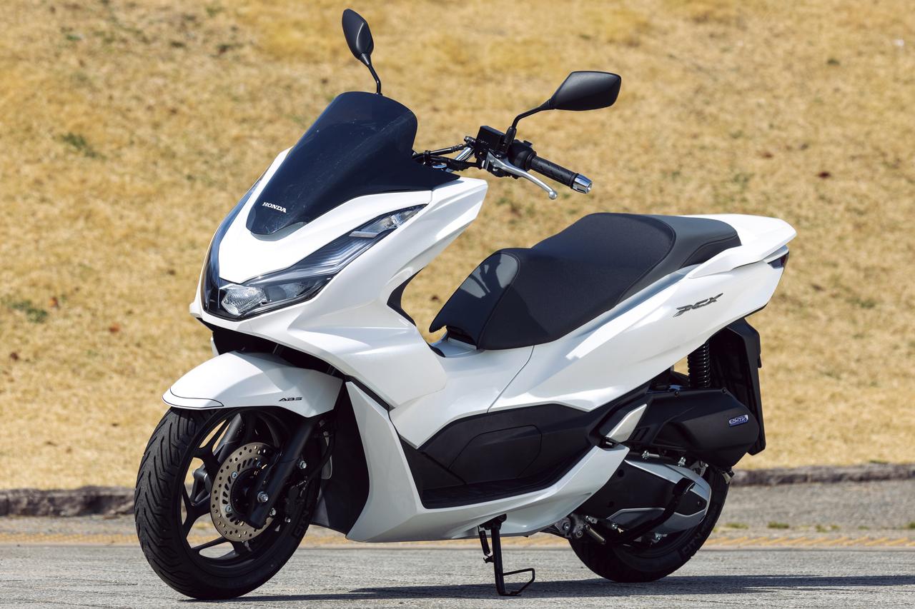 ホンダ「PCX」インプレ（2022年）大人気125ccスクーターの魅力を検証！ 2021年のモデルチェンジで何が変わったのか？ (1/2) - webオートバイ