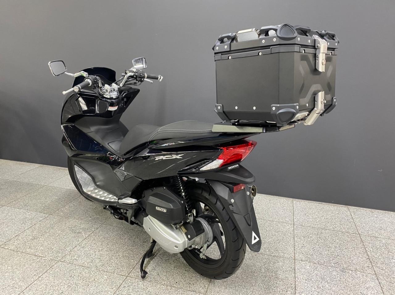 【お得なセット】PCX＆ADV150のオーナーさん必見！ ハードワークスのトップケース+リアキャリアで収納力・積載性をアップ - webオートバイ