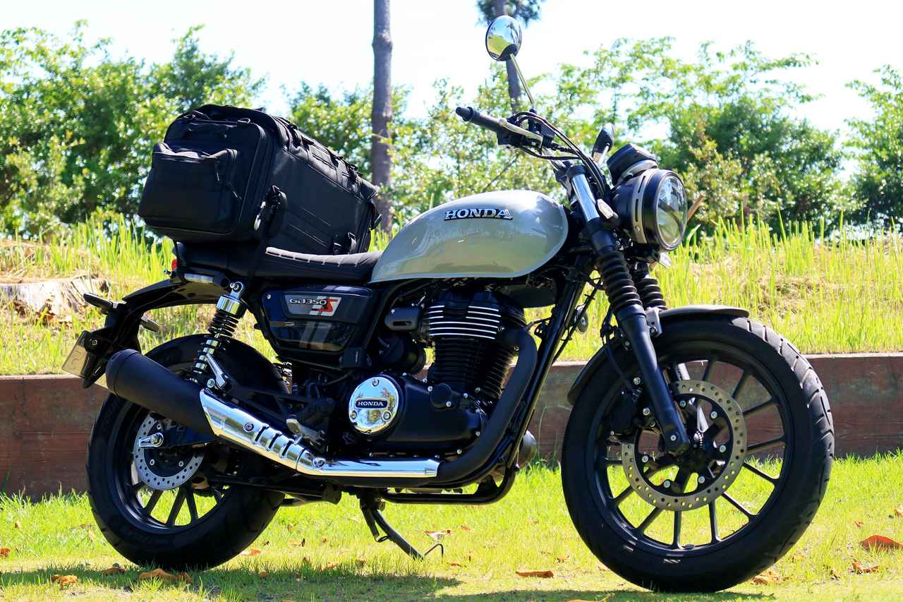 【積載インプレ】ホンダ「GB350S」に荷物を積む方法｜リアシートまわりがすっきりしているけど上手い積み方があった！ - webオートバイ