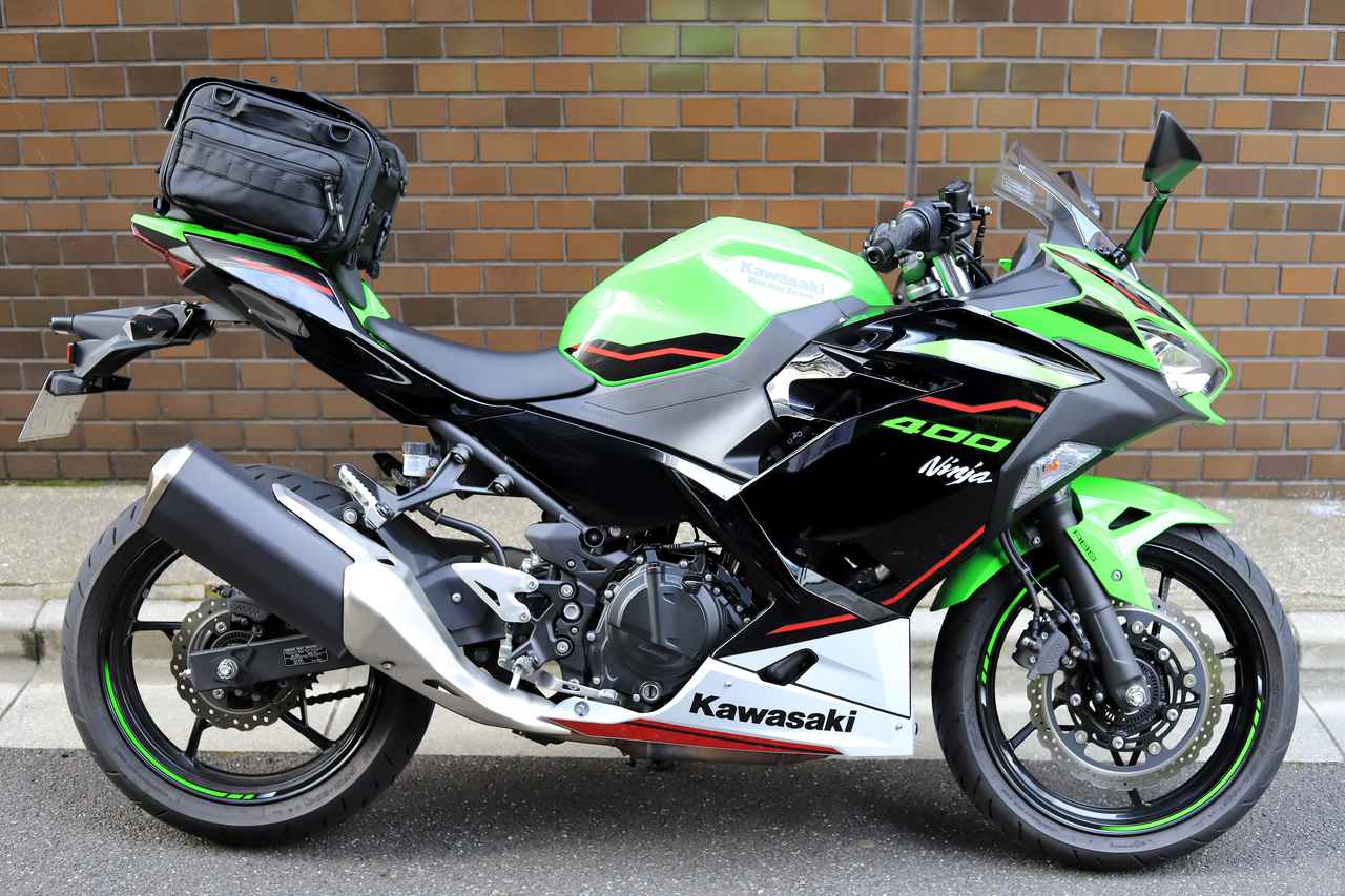 【積載インプレ】カワサキ「Ninja 400」に荷物を積む方法｜おすすめのバッグやパッキングの仕方を紹介 - webオートバイ