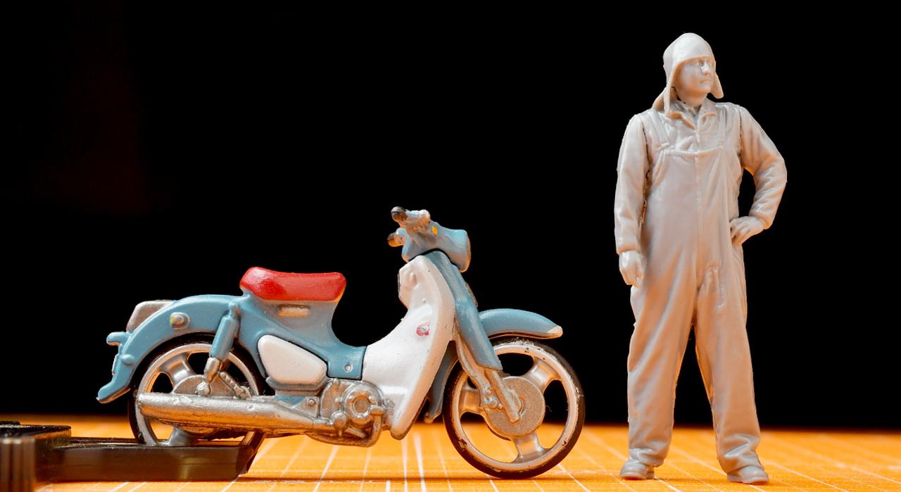 HotWheel（ホットウィール）からスーパーカブC125のミニカーが出たので買ってみた。スケール計測や、ホットウィールのバイクアパレルも。〈若林浩志のスーパー・カブカブ・ダイアリーズ Vol ...