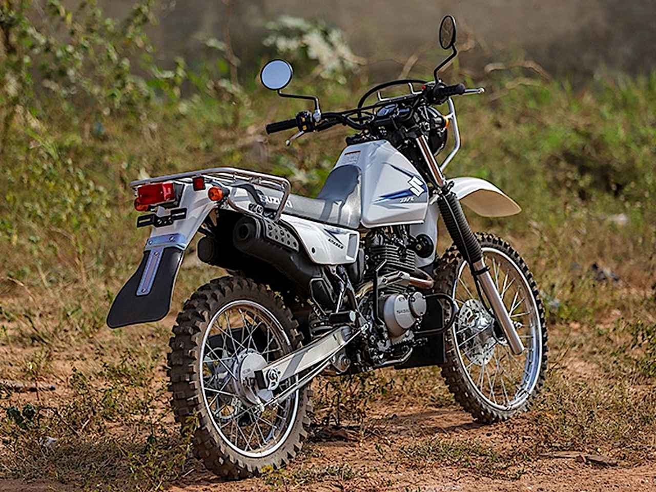 スズキ「DR200SE」｜全く同じモノ、日本で売ってました！ 名前は違うし25年前の話だけど【小松信夫の気になる日本メーカーの海外モデル ...