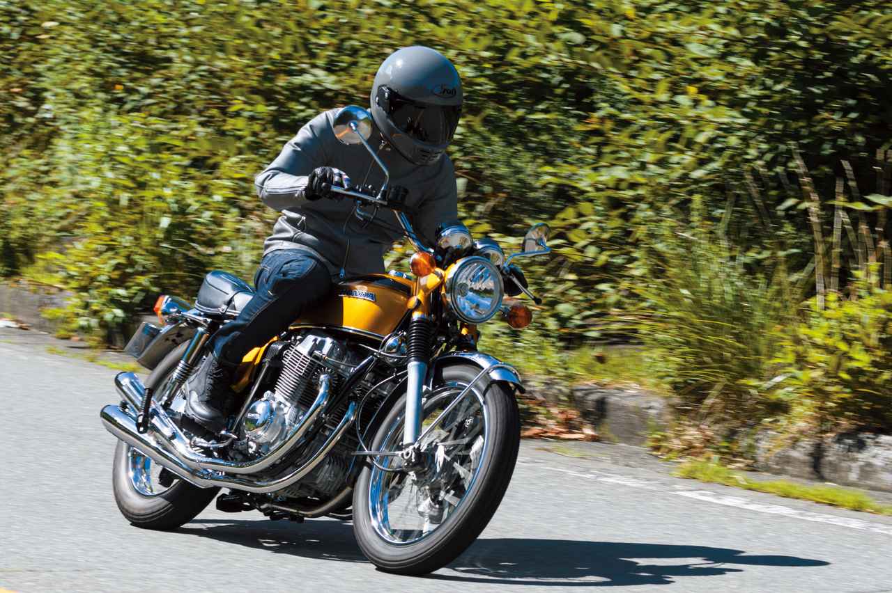 【絶版名車インプレ】ホンダ「ドリームCB750FOUR」｜世界初の量産4気筒750ccバイク、ナナハンのフィーリングを体感 - webオートバイ