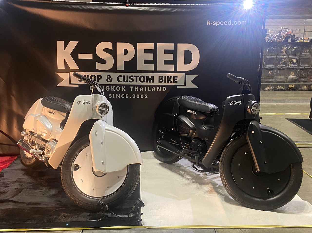 日本最大級のカスタムイベントでカブを探す。カブショップが見たヨコハマ ホットロッドカスタムショー2022〈若林浩志のスーパー・カブカブ・ダイアリーズ Vol.172〉 - webオートバイ