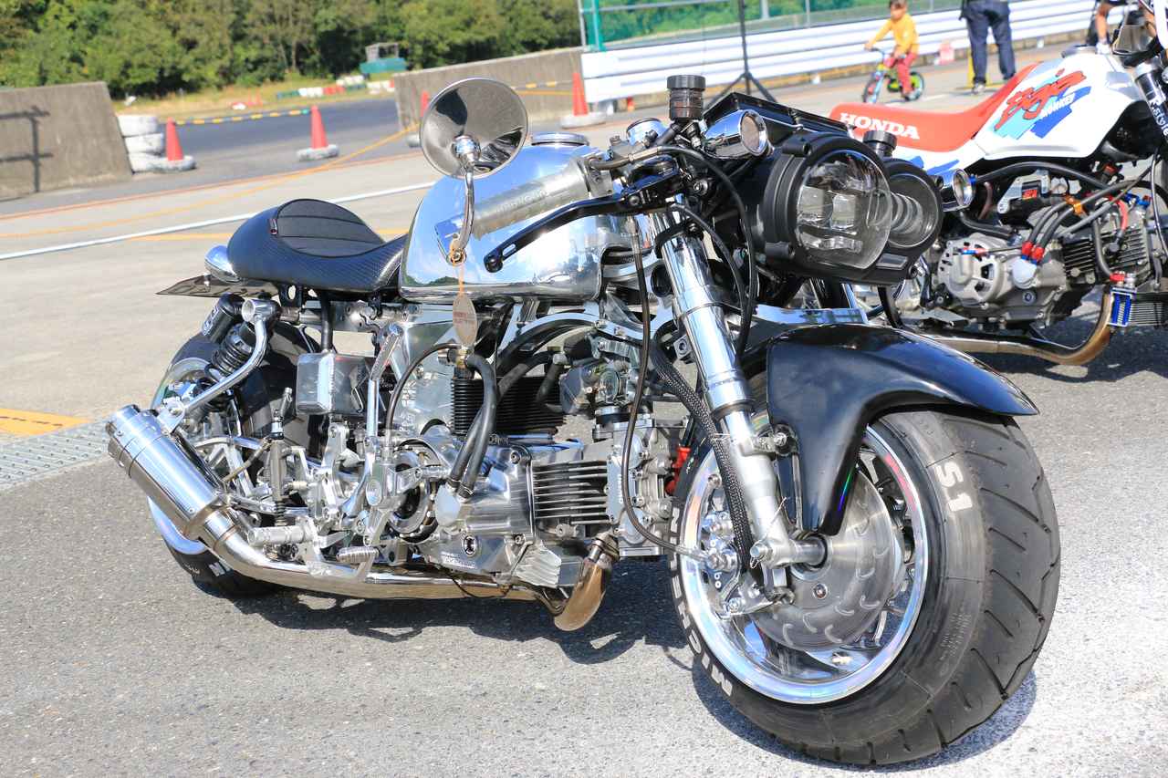 4ミニ大好き山ノ井が「ENJOY 4MINI 2022」で見つけた超絶カスタムマシン紹介 Vol.1 - webオートバイ