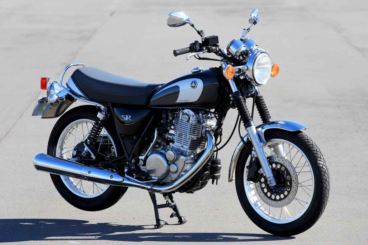 ヤマハ「SR400」通勤インプレ｜キックスタートのSRは日常使いに不向き？ 1カ月間の街乗りで体感したレジェンドバイクの真価 (1/2) - webオートバイ
