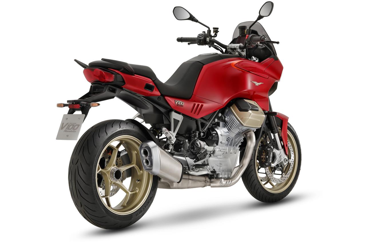 モト・グッツィの新型車「V100マンデッロ」シリーズが日本上陸！ 世界初となるアダプティブ・エアロダイナミクスを搭載 - webオートバイ