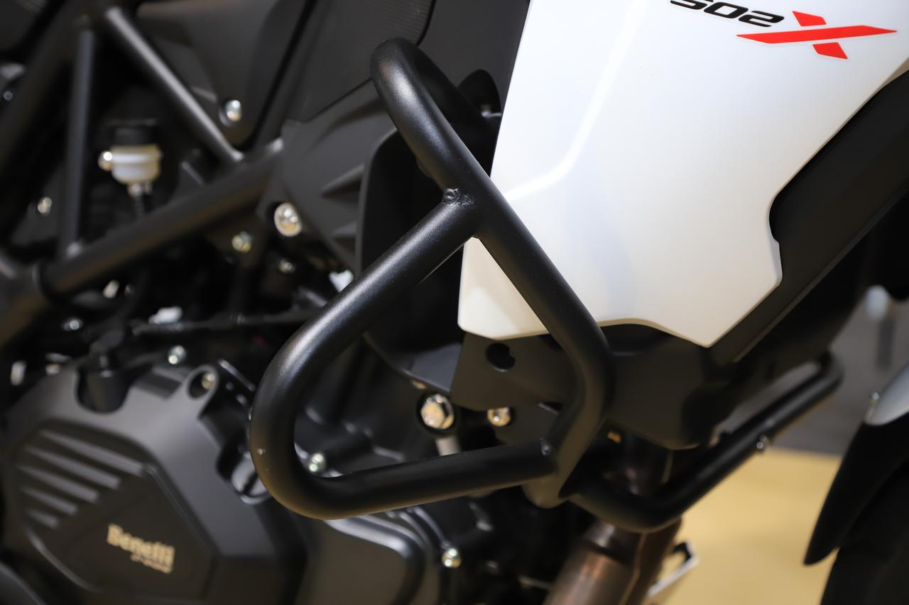 ベネリ「TRK502X」の発売時期は2023年秋頃？ 装備が充実した500cc・2気筒アドベンチャーは価格も魅力的!? - webオートバイ