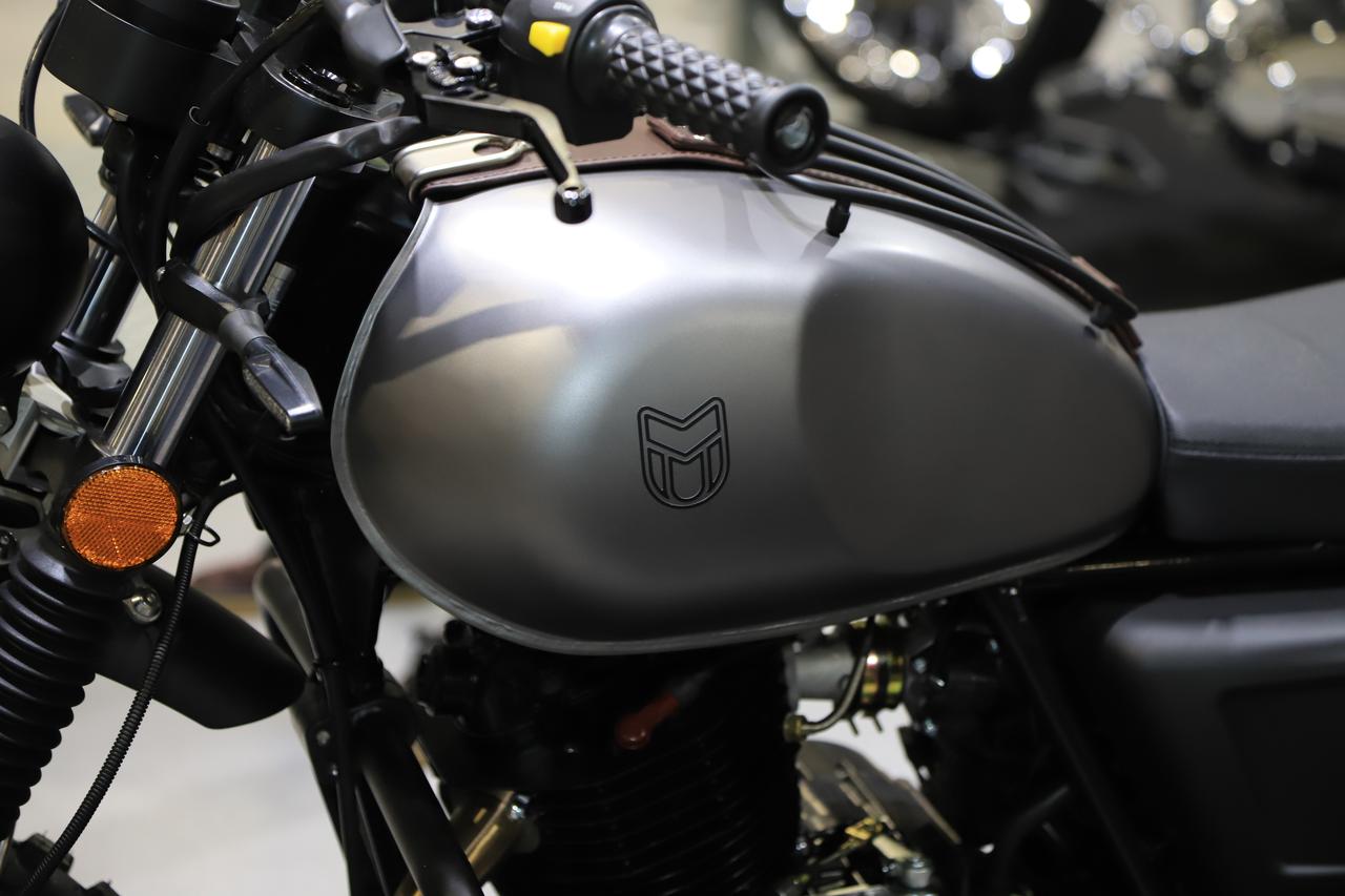 日本初公開！ マットモーターサイクルズの250cc新型車「マッシュマン」は、ツーリングも本気で楽しめそうな充実装備のスクランブラー - webオートバイ