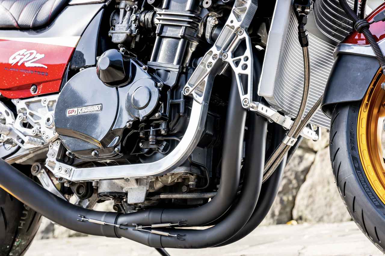 月刊オートバイとのコラボ企画で制作 ミリタリーブランド『ALPHA』のGPZ900R - webオートバイ
