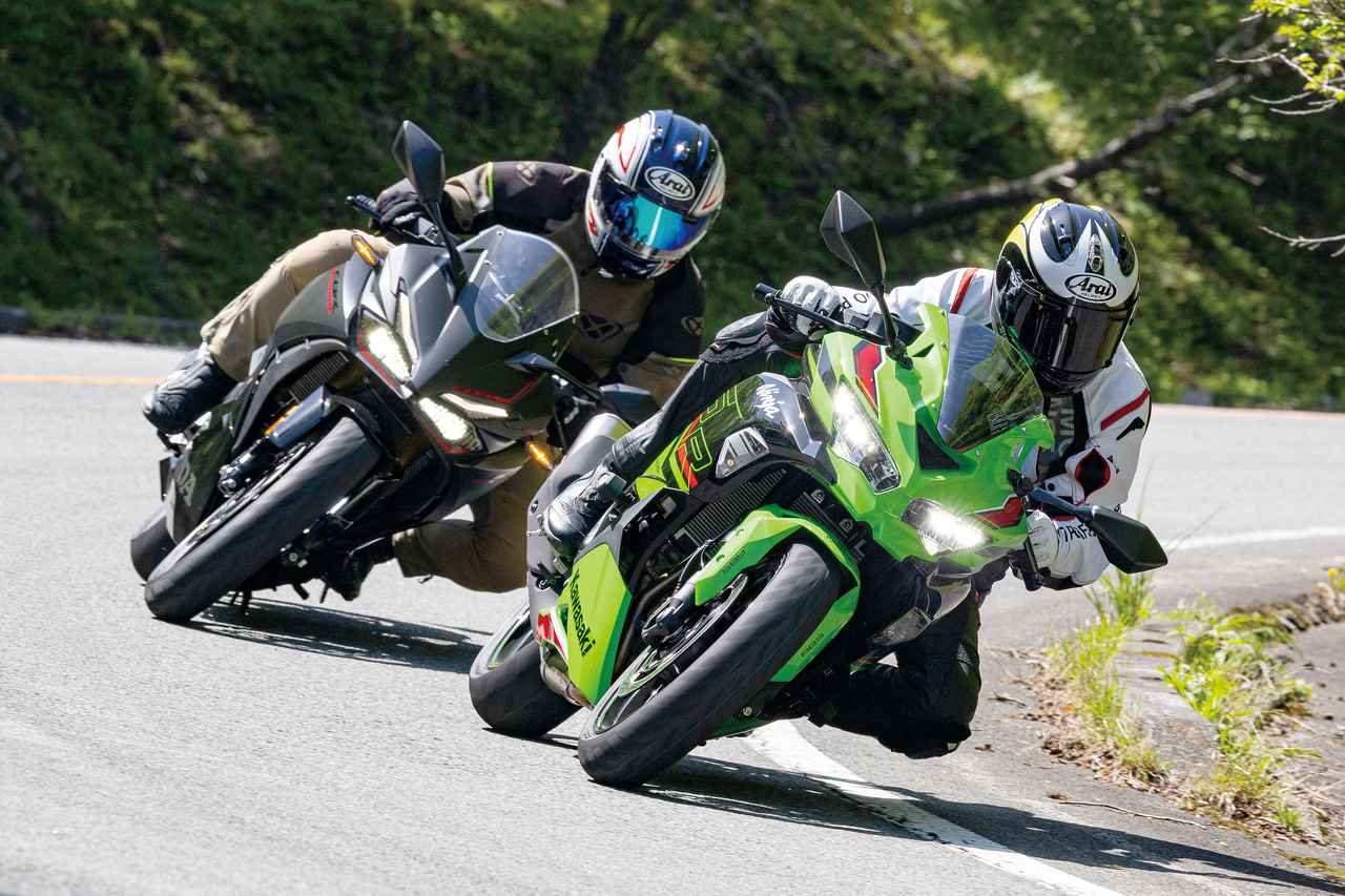 【比較】カワサキ「Ninja ZX-25R SE」VS ホンダ「CBR250RR」｜新型になった2台の250ccスーパースポーツバイクを乗り比べ (1/2) - webオートバイ