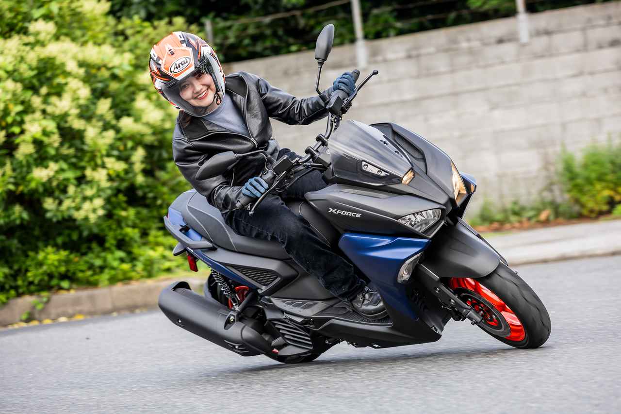 ローダウン仕様の最新155ccスクーター！ ヤマハ「Xフォース ロー」が投票で当たるかも!? 【JAPAN BIKE OF THE YEAR 2023 モニター車両紹介 B賞】 (1/2 ...