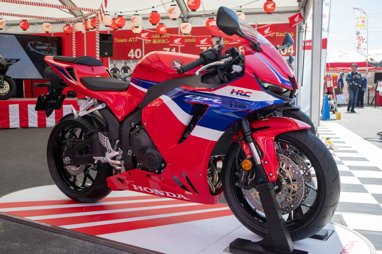 ホンダ「CBR600RR」のニューモデル、鈴鹿8耐会場で初披露！ 最新の排ガス規制に対応した新型は2色で展開か - webオートバイ