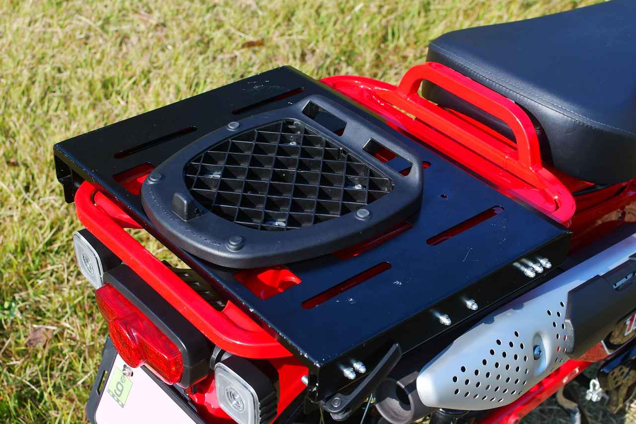 イトーKTのCT125用スライドキャリアスリムでハンターカブの積載能力を大幅にアップ〈若林浩志のスーパー・カブカブ・ダイアリーズ Vol.240〉 - webオートバイ