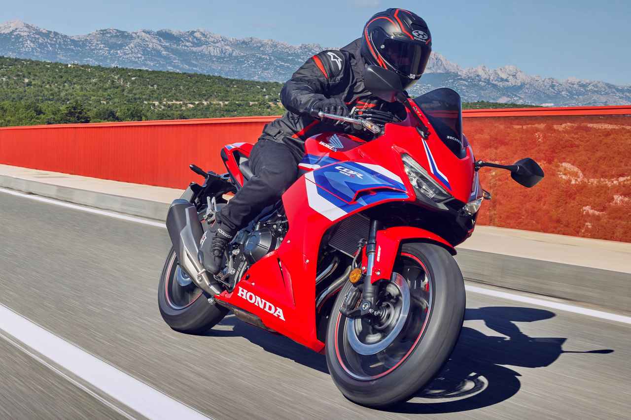 ホンダが新型「CBR500R」を発表！ 日本では新型「CBR400R」として販売予定、スタイリング変更、ウイングレットを装備【2024速報】 - webオートバイ