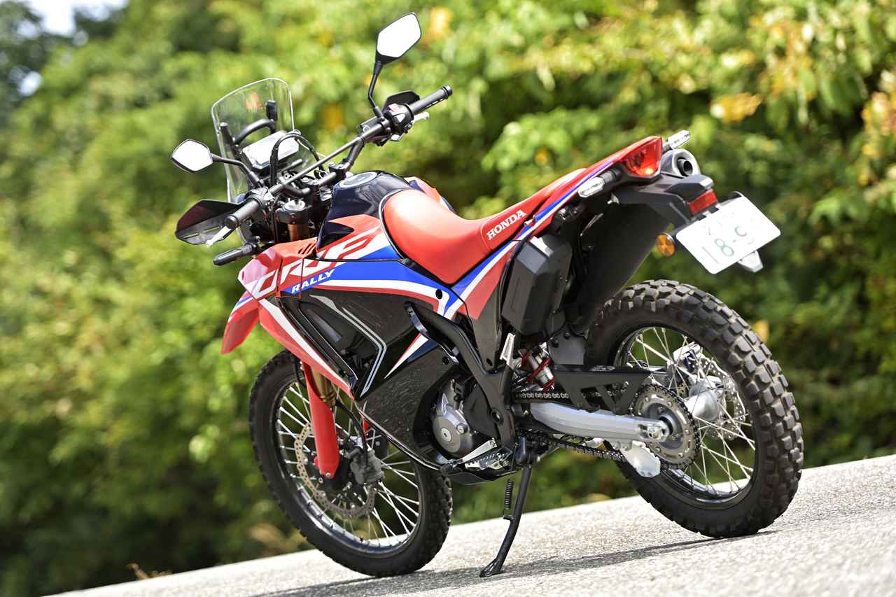 【レビュー】ホンダ「CRF250ラリー」1200km走行インプレ｜初期型オーナーが感じた2023年型・旧型のちがいと、根本的な魅力 - webオートバイ