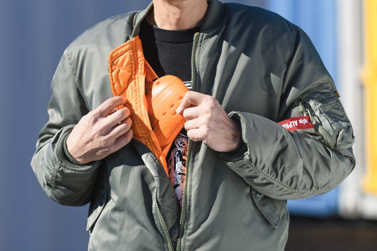 高速走行で話題のNEWアイテムをインプレッション！ ALPHA MA-1 MOTORCYCLEはライダーを納得させる専用設計だ - webオートバイ