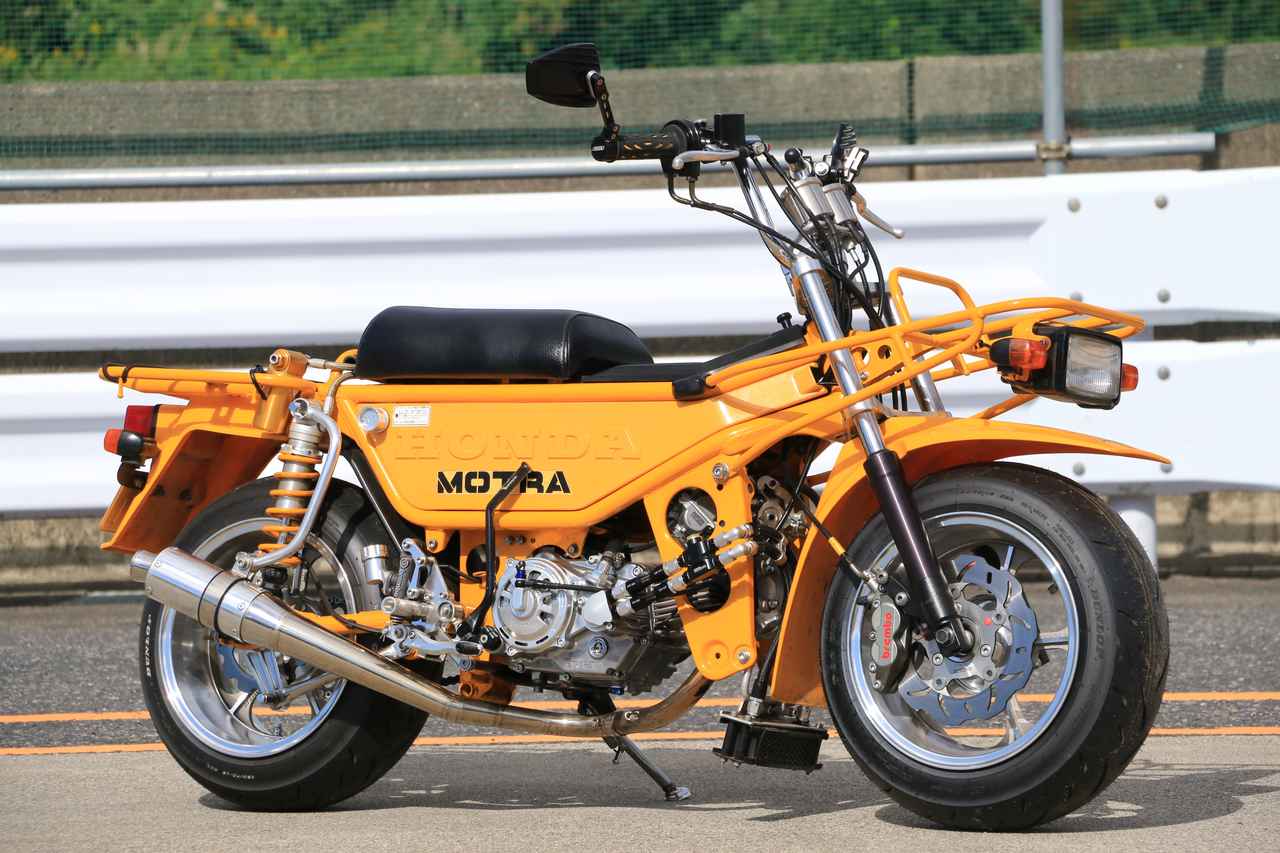 前後に極太ホイールをインストール!! 40年の時を経て復活を起した元祖アドベンチャーモデル、ホンダ「モトラ」 - webオートバイ