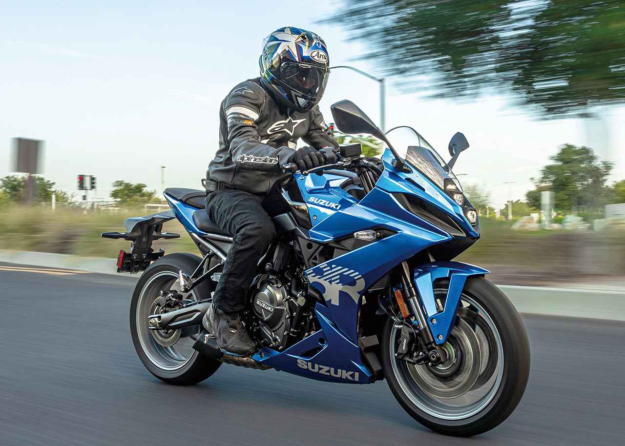 スズキ「GSX-8R」国内デビュー！ 精悍なフルカウルを備えたオールラウンドスポーツ (1/2) - webオートバイ
