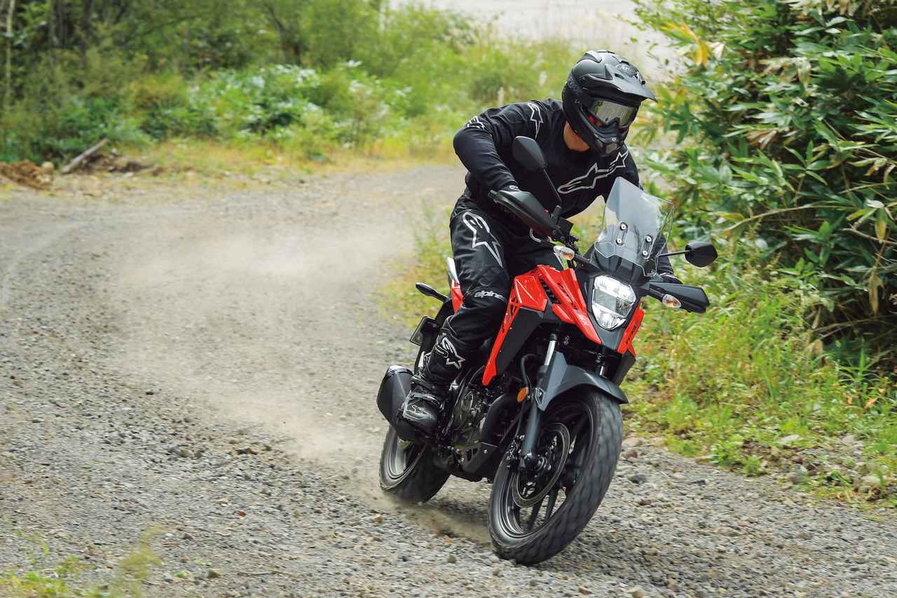 キジマが提案するスズキ「Vストローム250SX」のライトアドベンチャースタイル！ 冒険心をかきたて、利便性を高める - webオートバイ