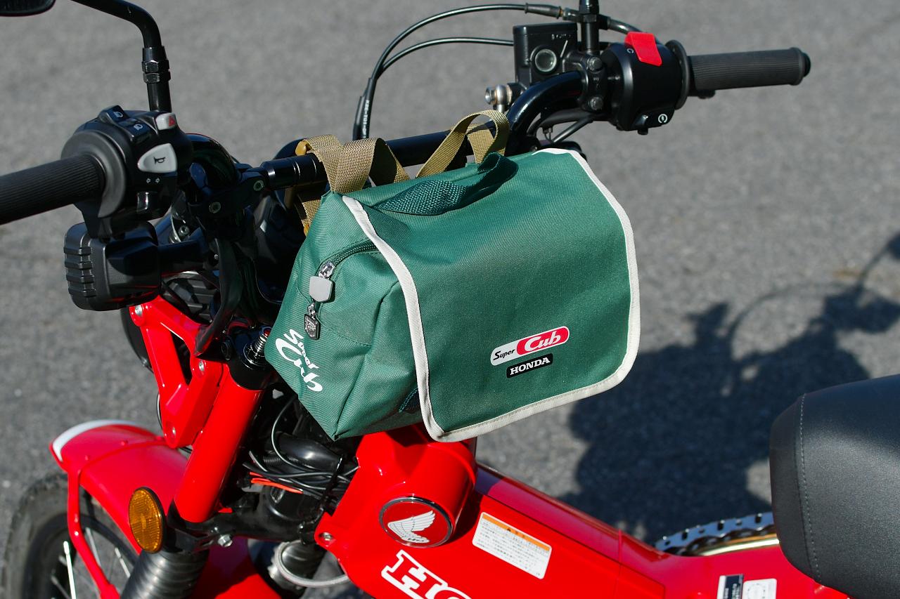 書店で購入できるカブグッズ。HONDAスーパーカブ2wayマルチバッグBOOKを入手したので、ハンターカブに装着してみた。〈若林浩志のスーパー・カブカブ・ダイアリーズ Vol.261 ...