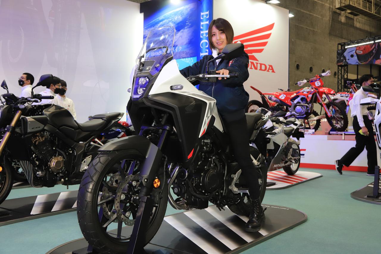 わっす × ホンダ「NX400」身長151cmで足つき性はどのくらい？【オートバイ女子部のフォトアルバム】 - webオートバイ