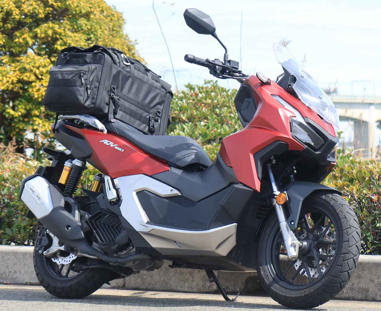 ホンダ「ADV160」高速道路ツーリング・インプレ（2024年）｜最高速は？ 燃費は？ 380km走って分かったことをレビュー - webオートバイ