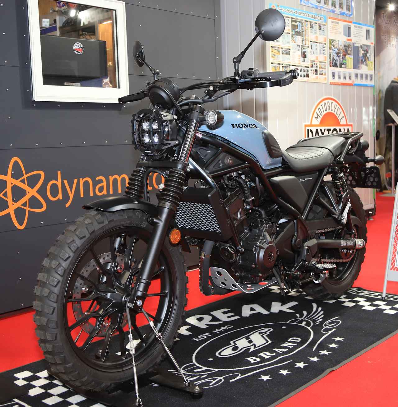 ホンダ「CL250」に大型バッグを積むための2つの工夫｜プロトとダートフリークのカスタムデモ車を見てみよう！ (2/2) - webオートバイ