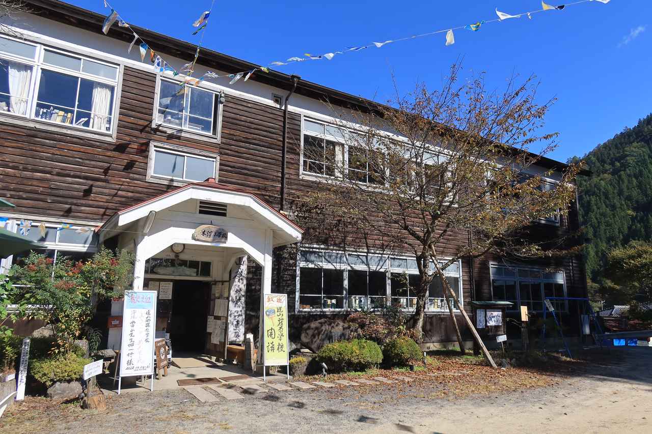 「モトカフェ木沢小学校」2024年の開催スケジュール｜長野県飯田市遠山郷にある木造校舎で行なわれるライダーズイベント - webオートバイ